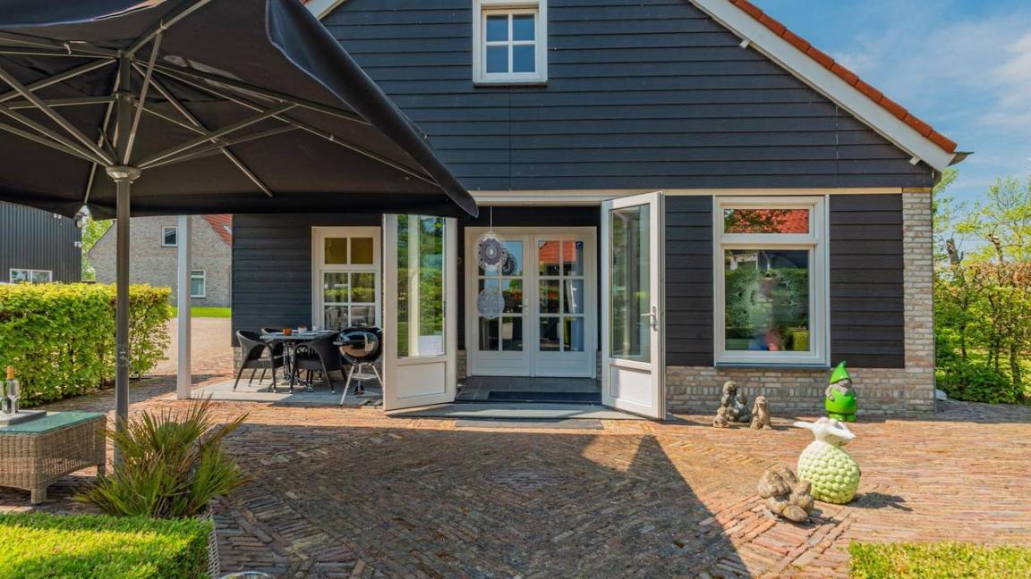 150 M² Ferienhaus ∙ 2 Schlafzimmer ∙ 4 Gäste - De Banjaard