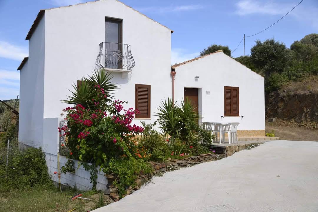 85 M² House ∙ 3 Bedrooms ∙ 5 Guests - Sant'Anna Arresi