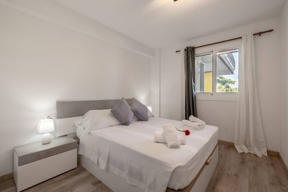 70 M² Apartamento ∙ 3 Habitaciones ∙ 6 Huéspedes - Tarragona, España