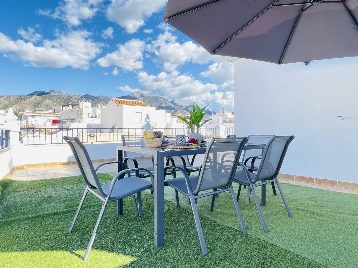 200 M² Casa ∙ 4 Habitaciones ∙ 6 Huéspedes - Nerja