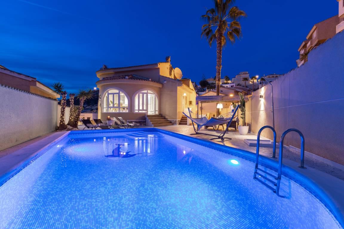 150 M² Villa ∙ 3 Bedrooms ∙ 10 Guests - Rojales