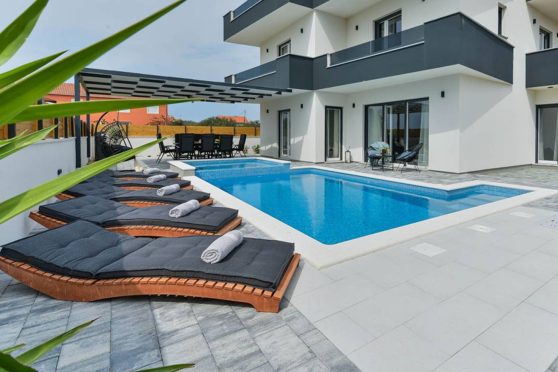 240 M² House ∙ 4 Bedrooms ∙ 10 Guests - Sukošan