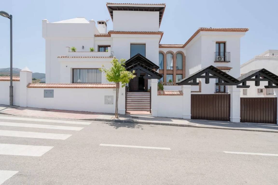 700 M² Villa ∙ 7 Bedrooms ∙ 16 Guests - Granada