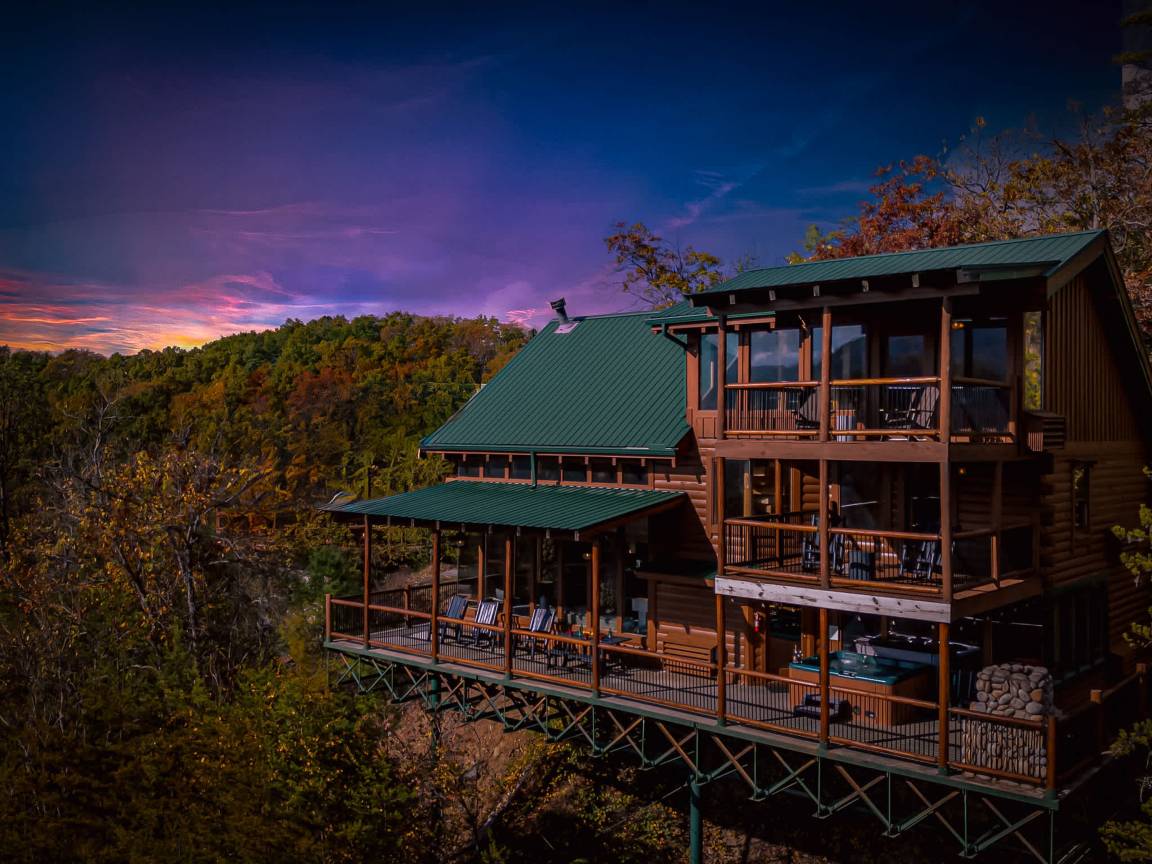 Apartment ∙ 3 Bedrooms ∙ 12 Guests - Townsend, TN