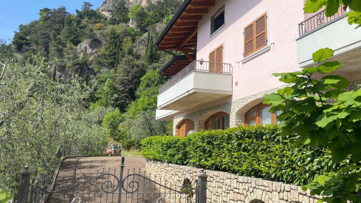 93 M² Apartamento ∙ 2 Habitaciones ∙ 2 Huéspedes - Limone Sul Garda