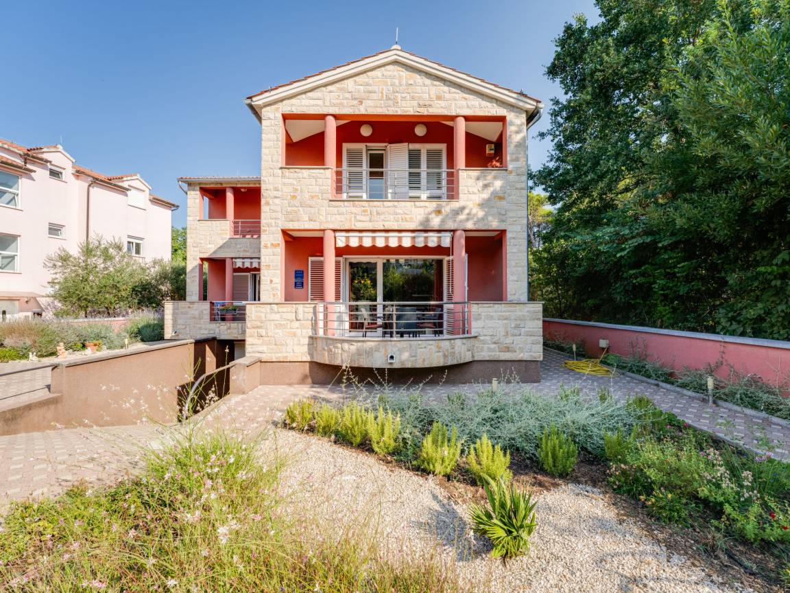 100 M² Ferienhaus ∙ 4 Schlafzimmer ∙ 8 Gäste - Vodice