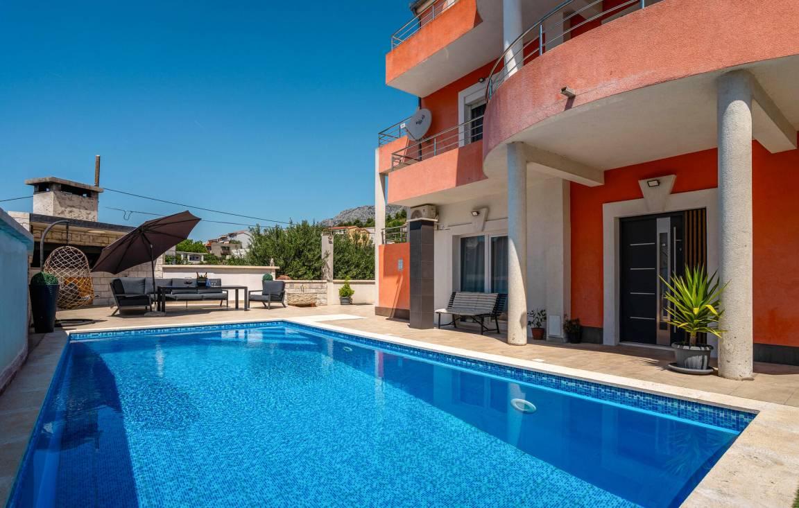 82 M² Apartment ∙ 3 Bedrooms ∙ 8 Guests - Split