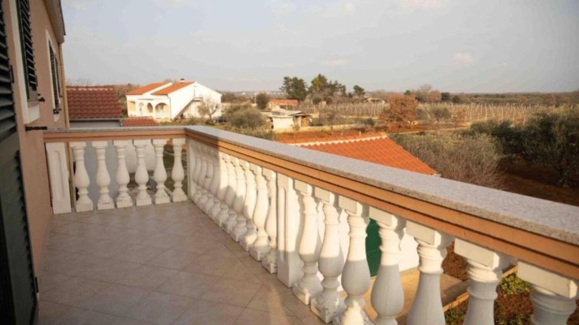 200 M² Ferienhaus ∙ 4 Schlafzimmer ∙ 10 Gäste - Nin