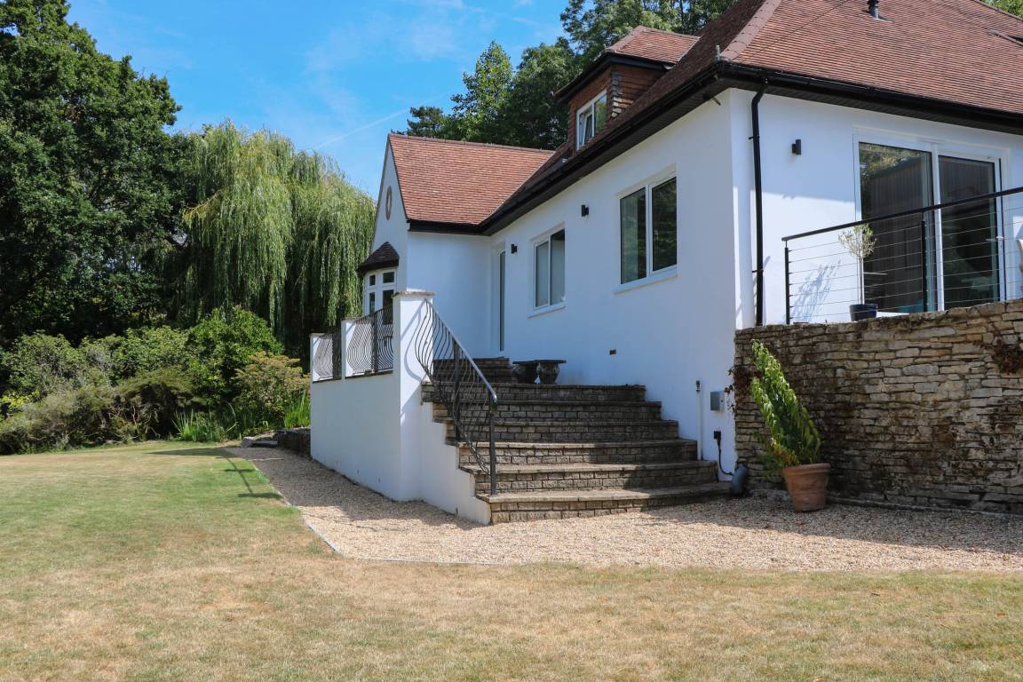 Cottage ∙ 4 Bedrooms ∙ 8 Guests - Southampton