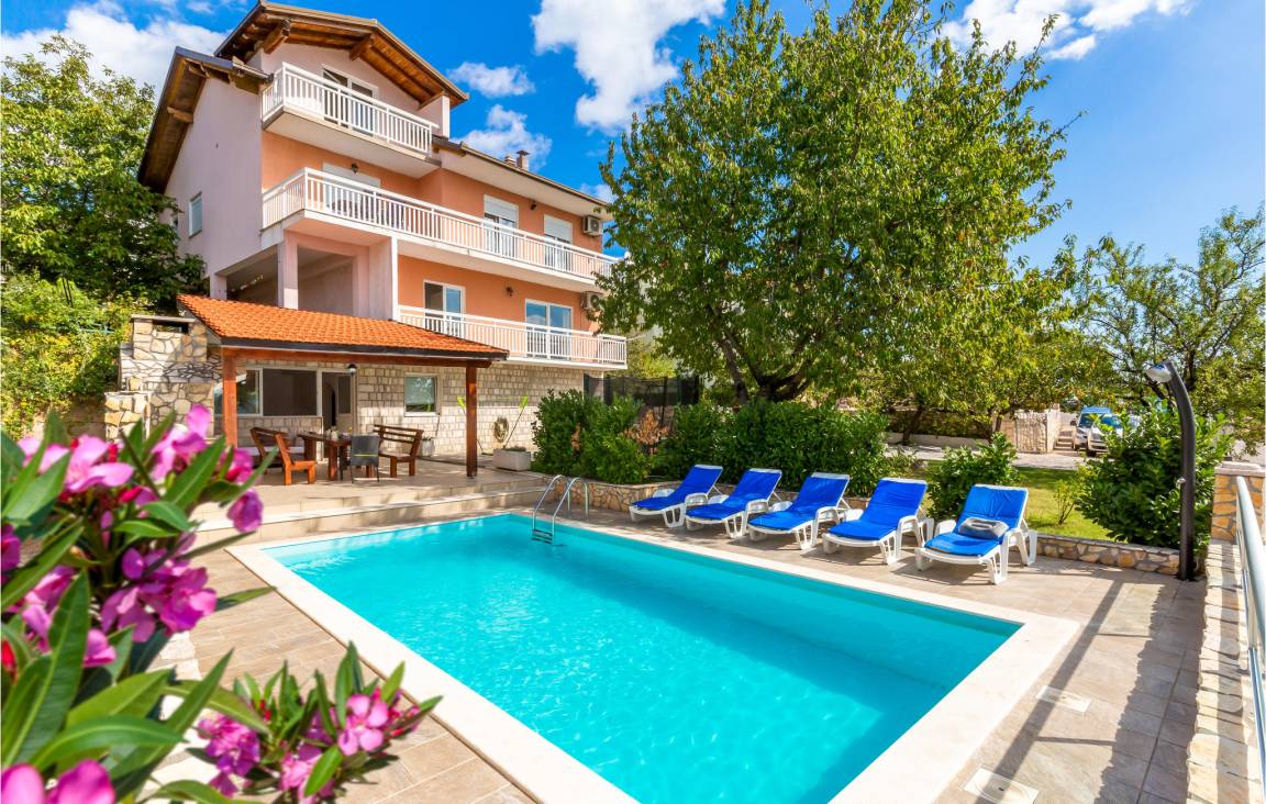 227 M² House ∙ 5 Bedrooms ∙ 12 Guests - Croatia