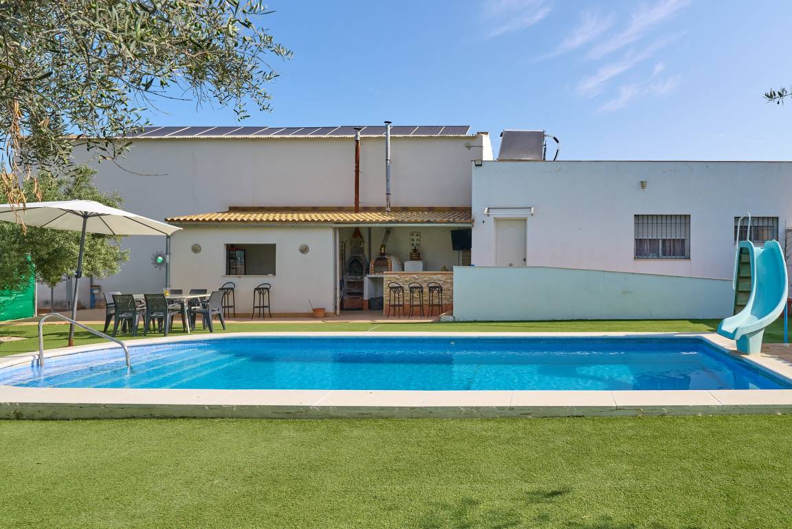 400 M² Ferienhaus ∙ 4 Schlafzimmer ∙ 10 Gäste - Montemayor