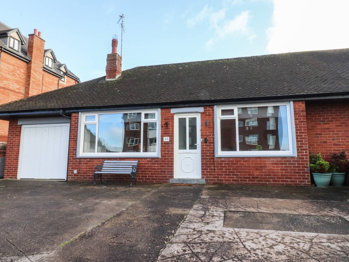 Cottage ∙ 2 Bedrooms ∙ 4 Guests - Southport