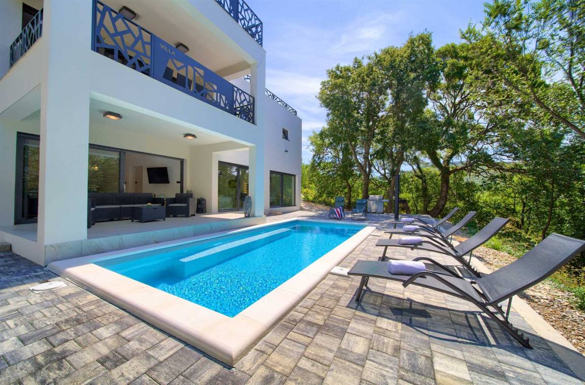 280 M² Villa ∙ 4 Makuuhuonetta ∙ 8 Vierasta - Selce