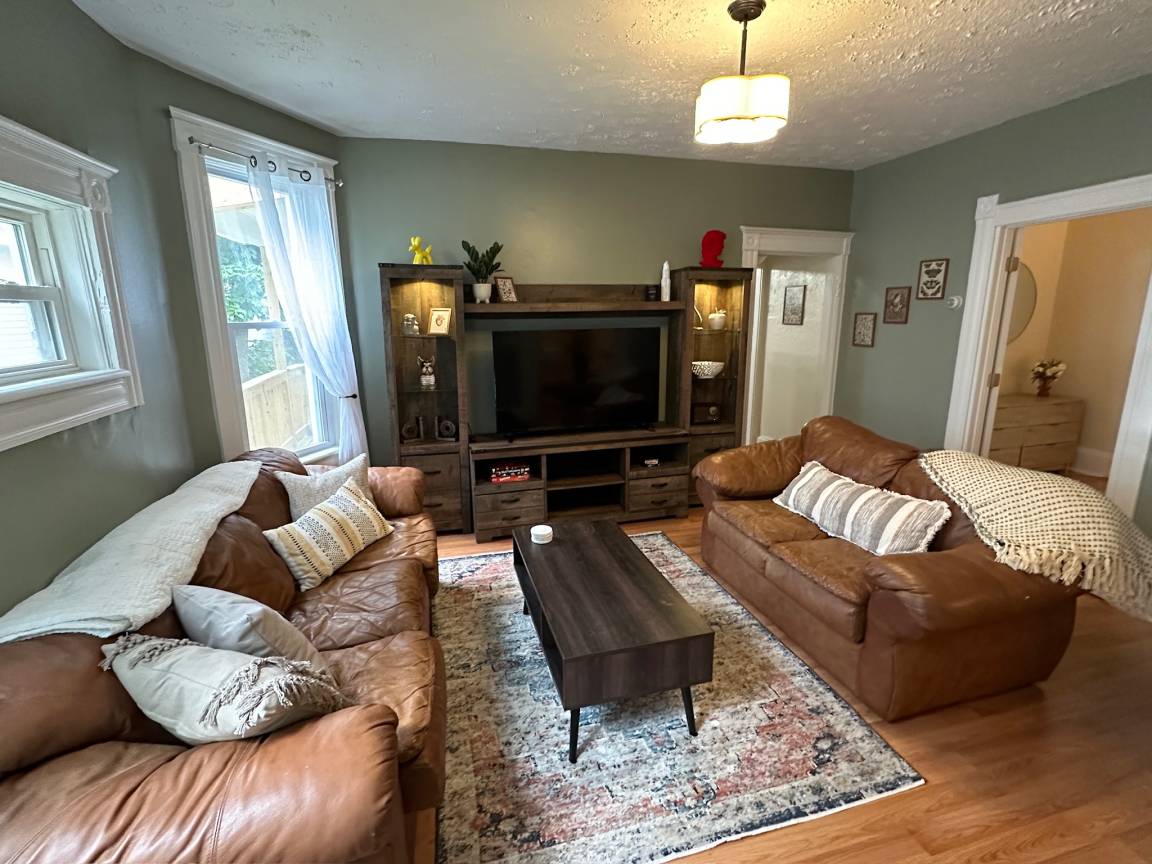 Apartment ∙ 2 Bedrooms ∙ 4 Guests - Cleveland, OH