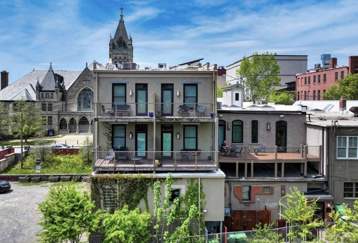 1025 M² House ∙ 14 Bedrooms ∙ 27 Guests - Asheville, NC