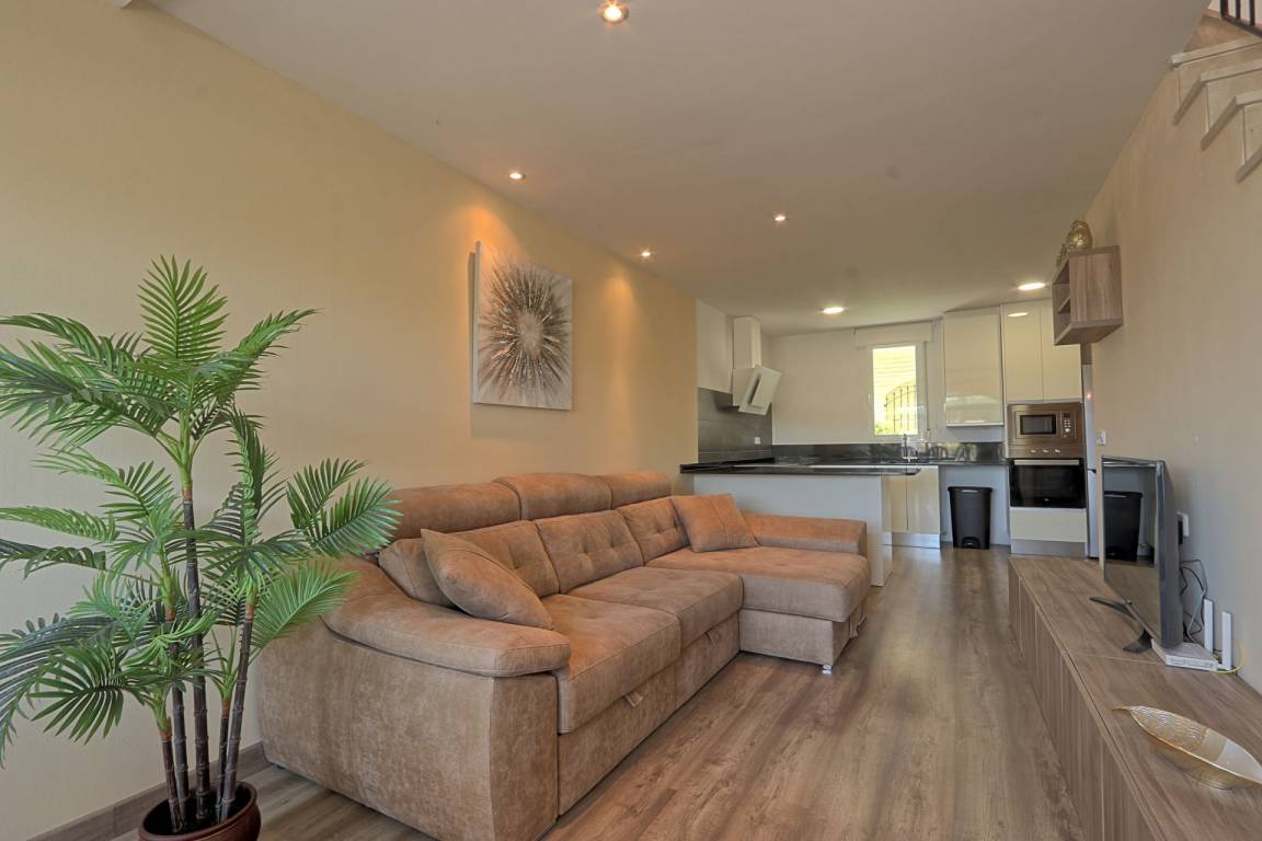 75 M² Bungalow ∙ 2 Habitaciones ∙ 4 Huéspedes - Alicante