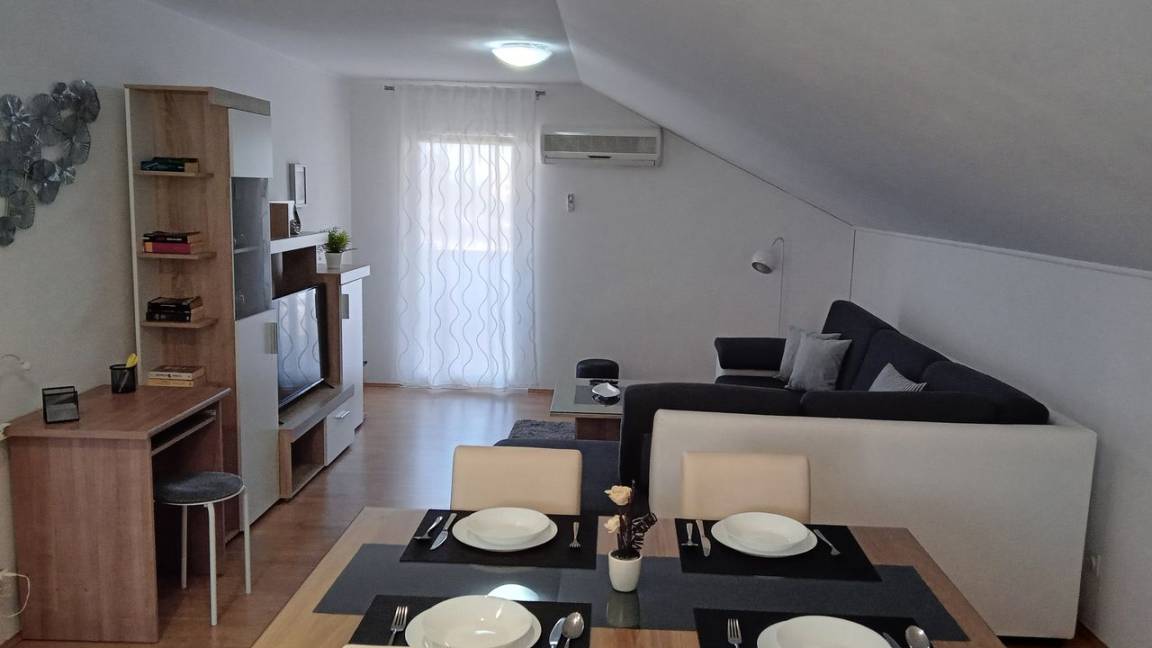 77 M² Apartamento ∙ 2 Habitaciones ∙ 4 Huéspedes - Sali