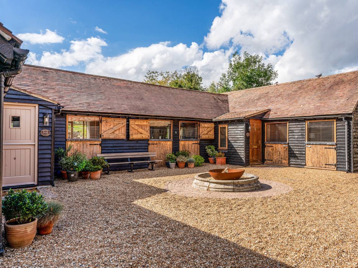 Cottage ∙ 2 Bedrooms ∙ 4 Guests - Folkestone