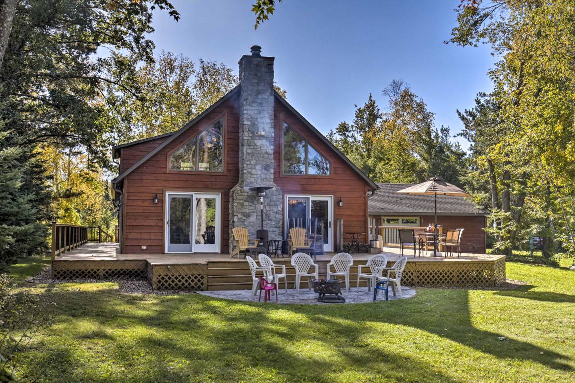 167 M² House ∙ 2 Bedrooms ∙ 6 Guests - Pelican Lake, WI