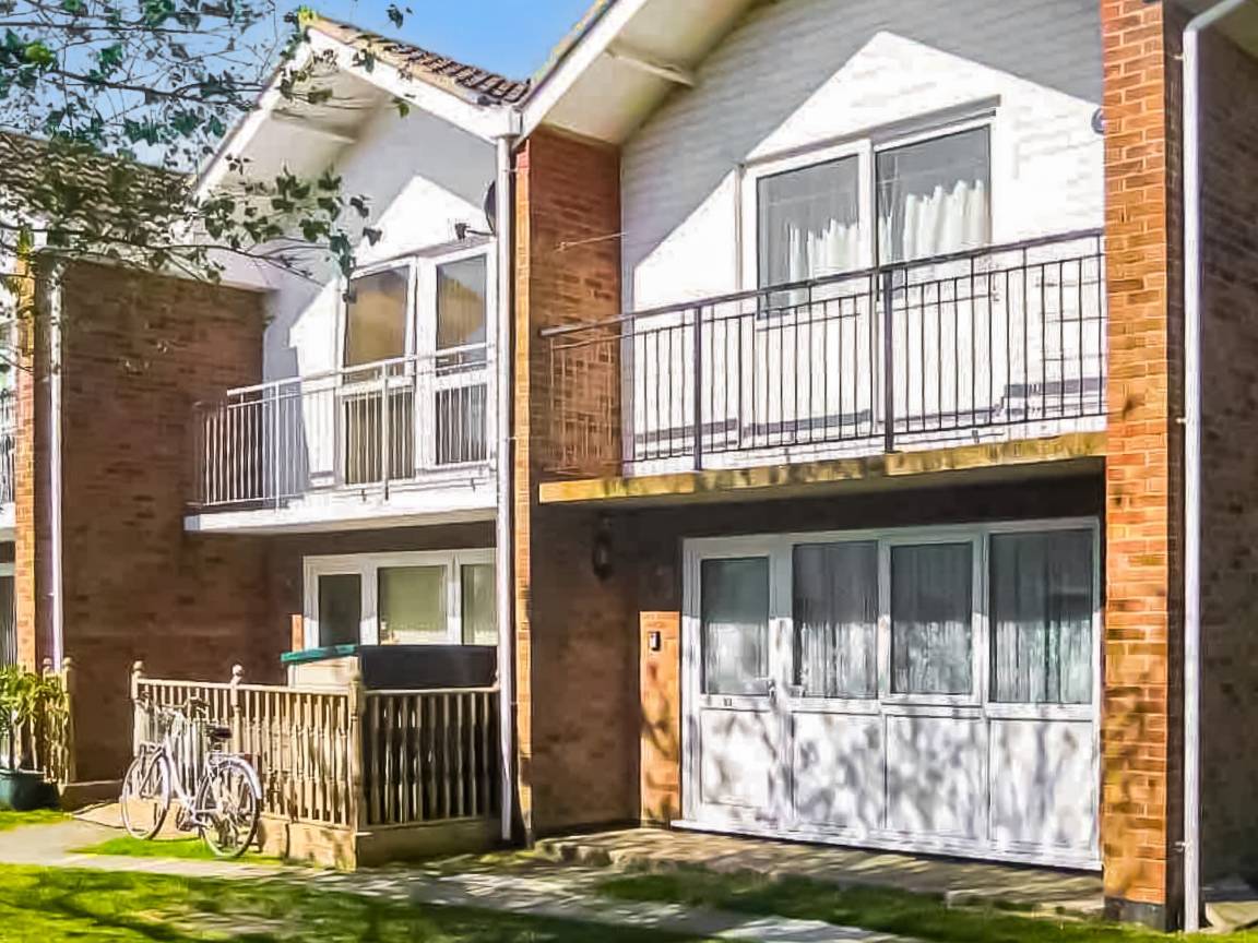 Cottage ∙ 3 Bedrooms ∙ 6 Guests - Pleasurewood Hills Family Theme Park