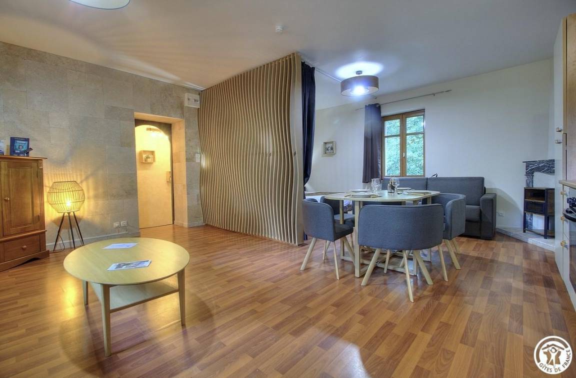35 M² Gîte ∙ 4 Personnes - Ain