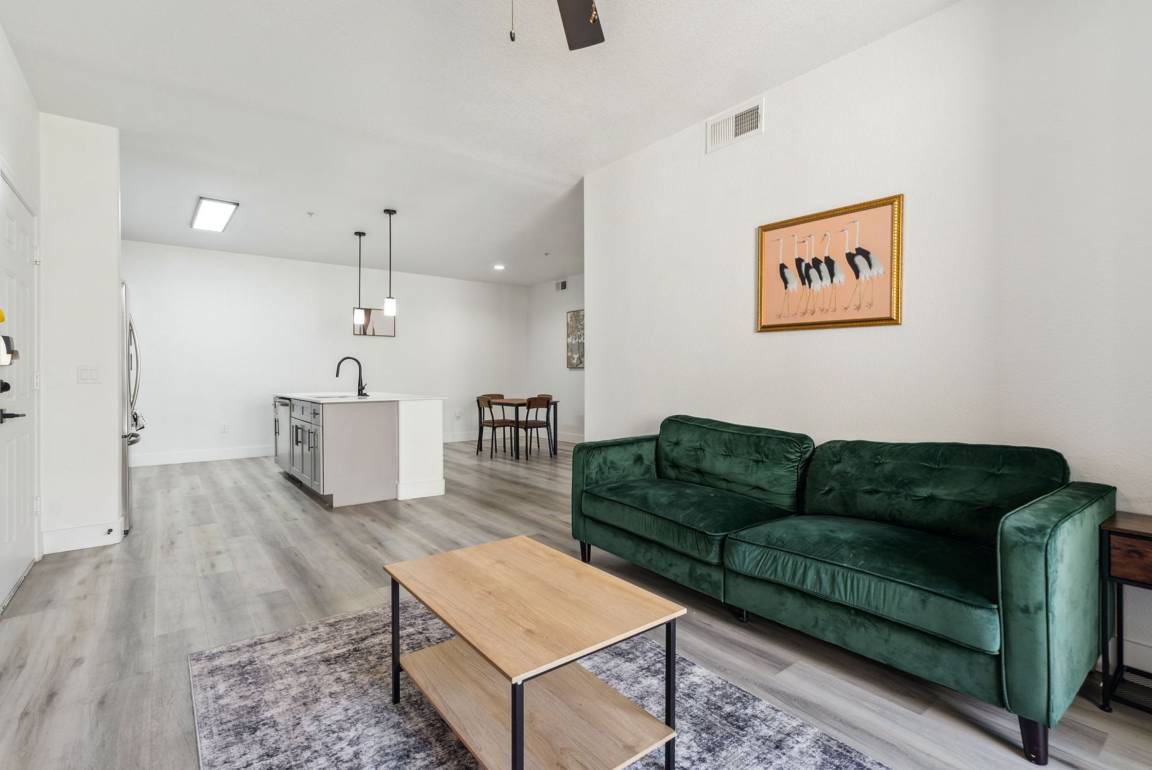 Apartment ∙ 2 Bedrooms ∙ 4 Guests - Glendale, AZ