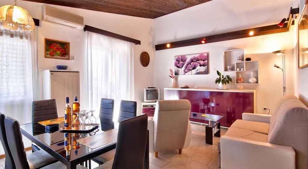 75 M² Apartment ∙ 2 Bedrooms ∙ 4 Guests - Pula