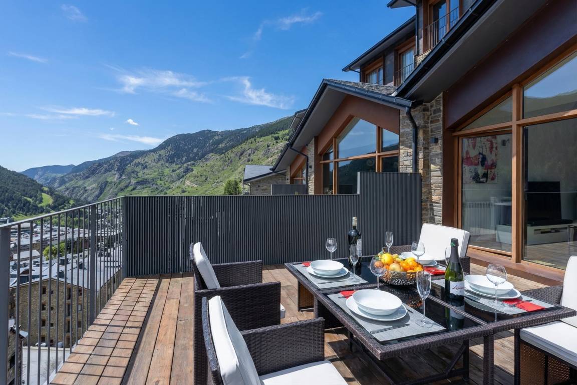 370 M² House ∙ 4 Bedrooms ∙ 9 Guests - Andorra