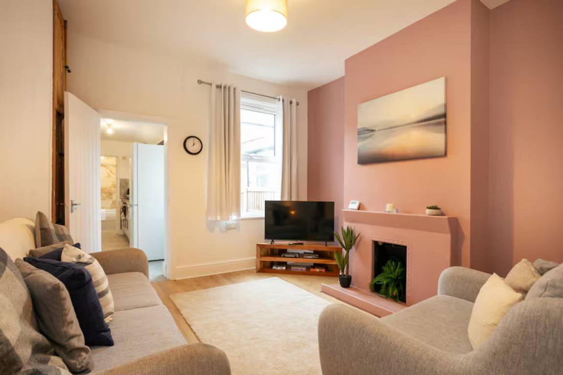 93 M² House ∙ 3 Bedrooms ∙ 6 Guests - Nottingham