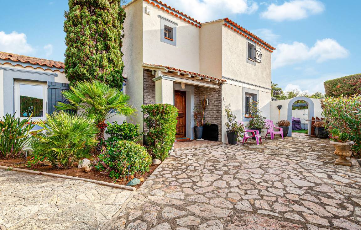 140 M² House ∙ 4 Bedrooms ∙ 8 Guests - Sanary-sur-Mer