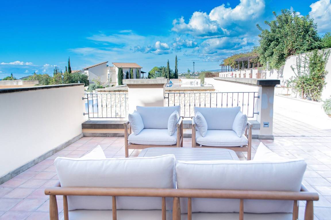 117 M² Apartment ∙ 2 Bedrooms ∙ 4 Guests - Куклиа