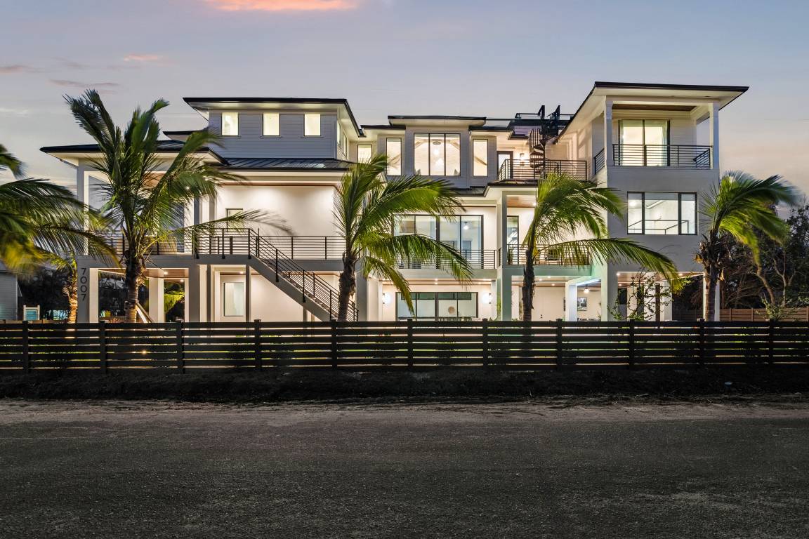 484 M² House ∙ 8 Bedrooms ∙ 18 Guests - Siesta Key, FL