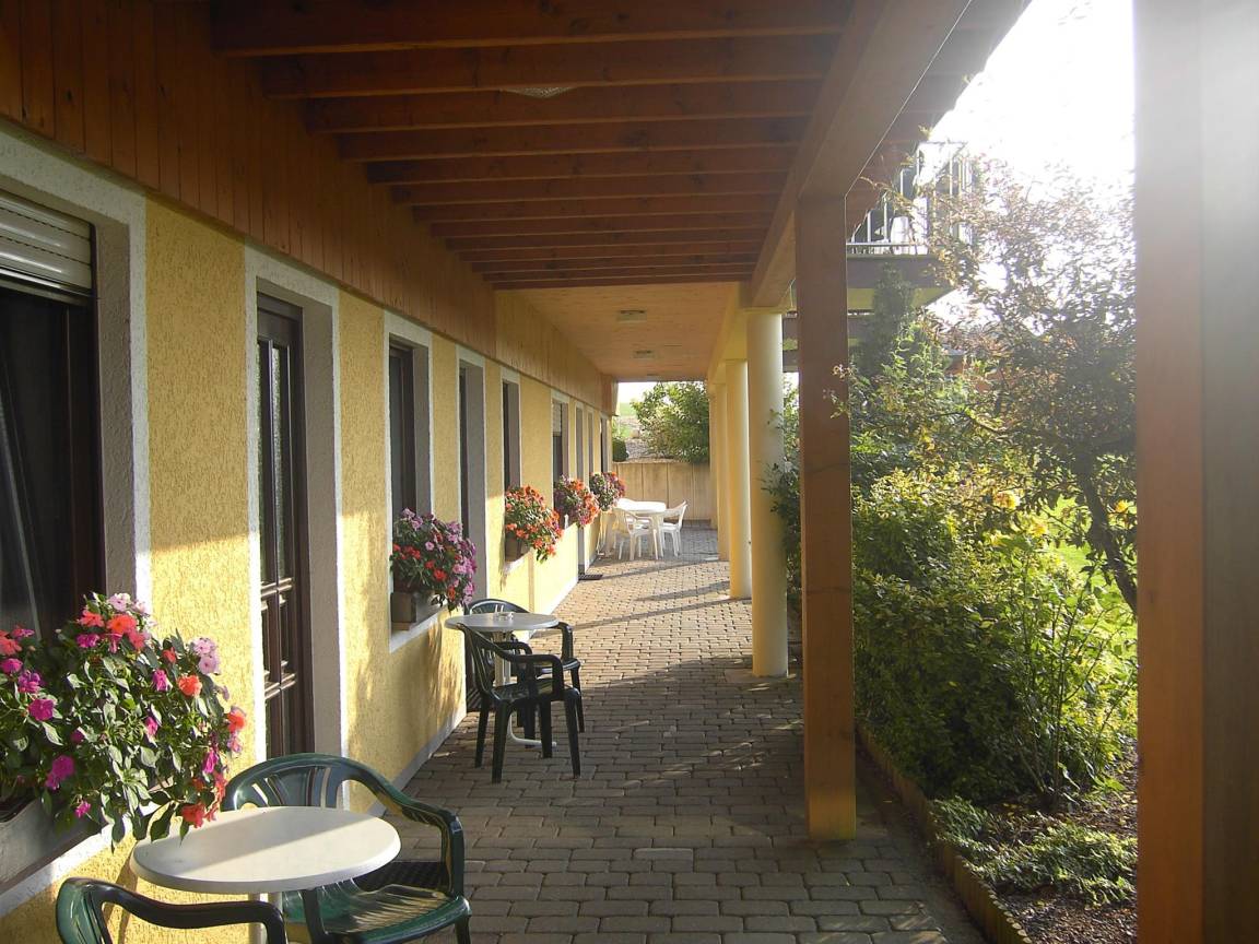 65 M² Ferienwohnung ∙ 2 Schlafzimmer ∙ 4 Gäste - Kell am See