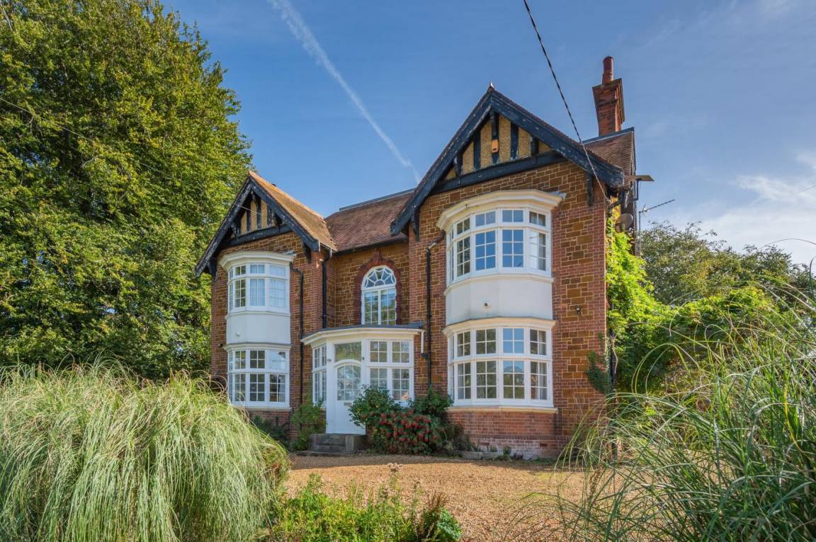 Cottage ∙ 7 Bedrooms ∙ 14 Guests - Heacham