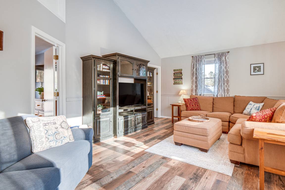 158 M² House ∙ 4 Bedrooms ∙ 10 Guests - Chichester, NH
