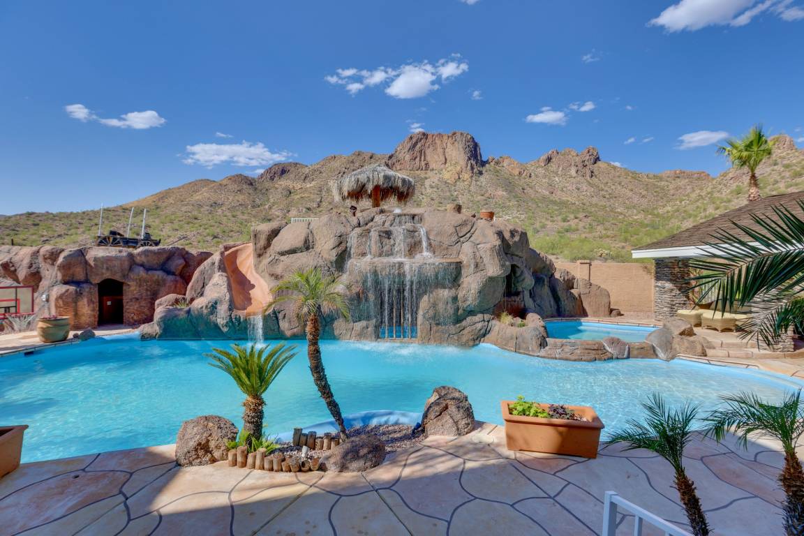 484 M² House ∙ 15 Bedrooms ∙ 36 Guests - Apache Junction