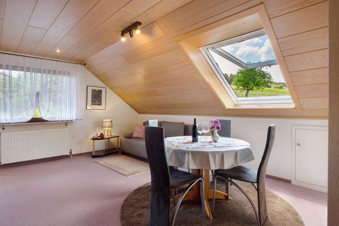 76 M² Ferienwohnung ∙ 1 Schlafzimmer ∙ 2 Gäste - Schopfheim
