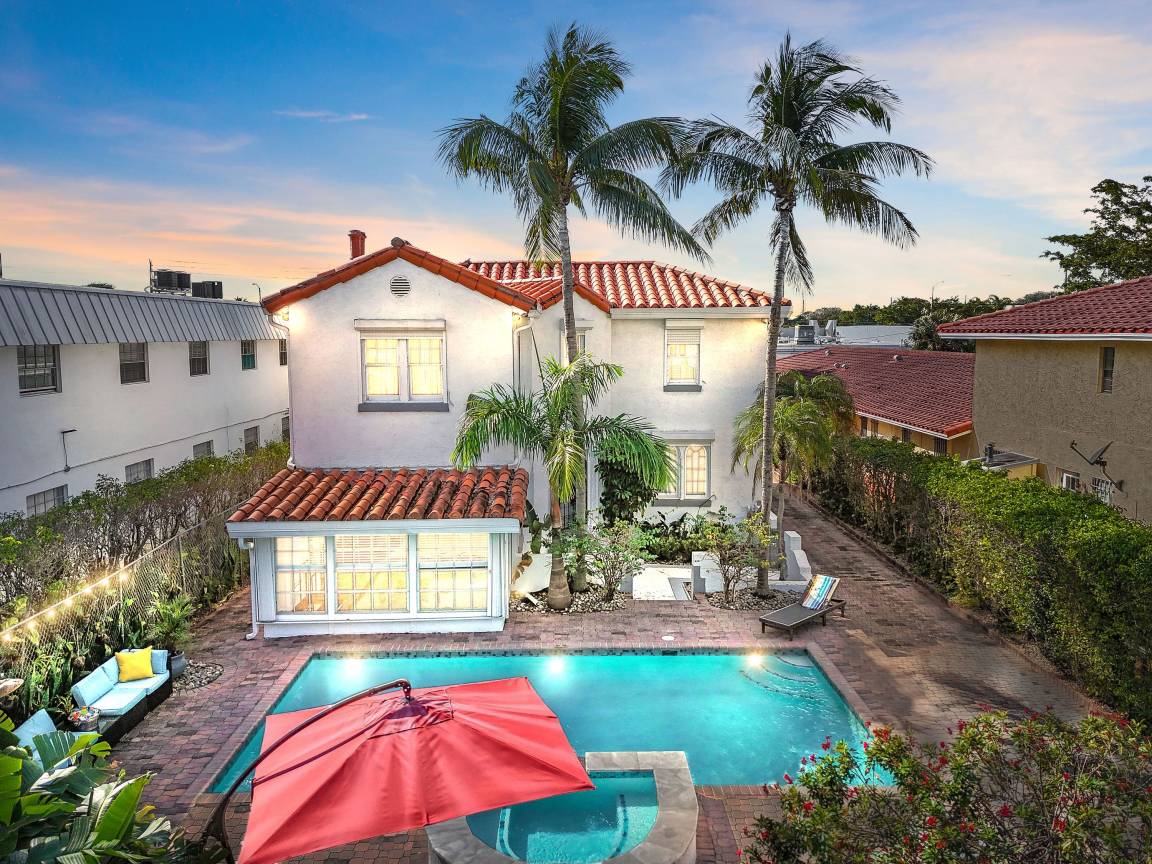 220 M² House ∙ 6 Bedrooms ∙ 12 Guests - Riviera Beach, FL