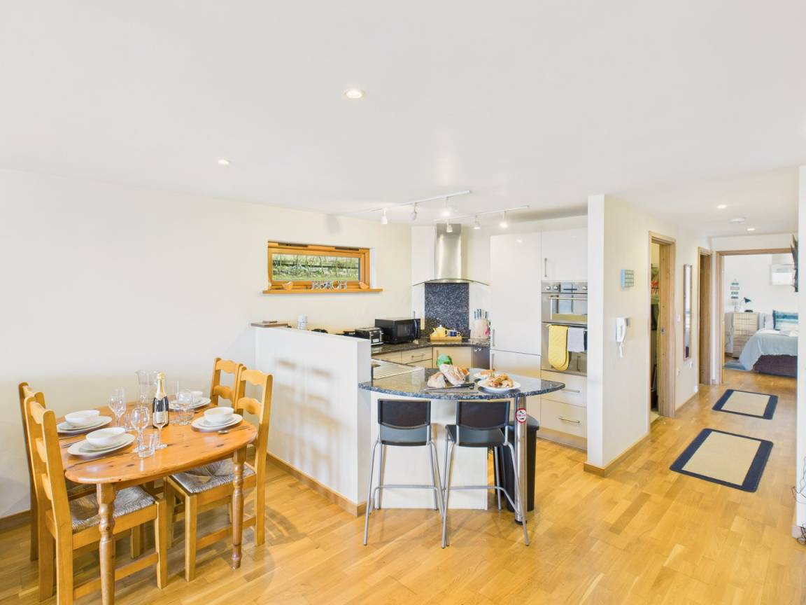 125 M² Apartment ∙ 2 Bedrooms ∙ 4 Guests - St Mawes