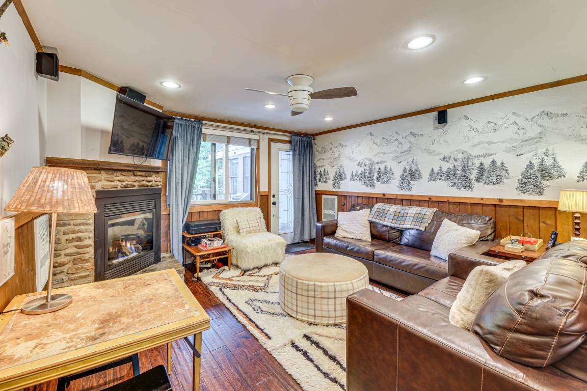 99 M² Apartment ∙ 2 Bedrooms ∙ 7 Guests - Cass Scenic Railroad State Park, Cass