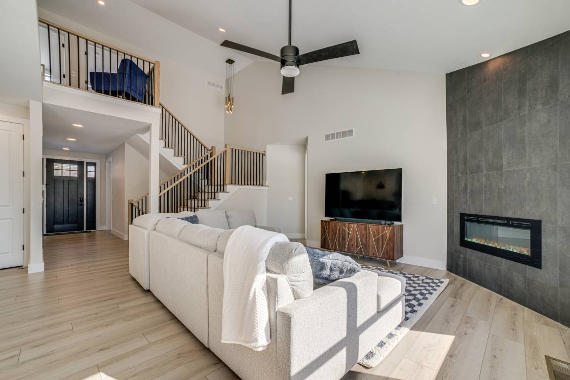 311 M² House ∙ 5 Bedrooms ∙ 10 Guests - Notre Dame, IN