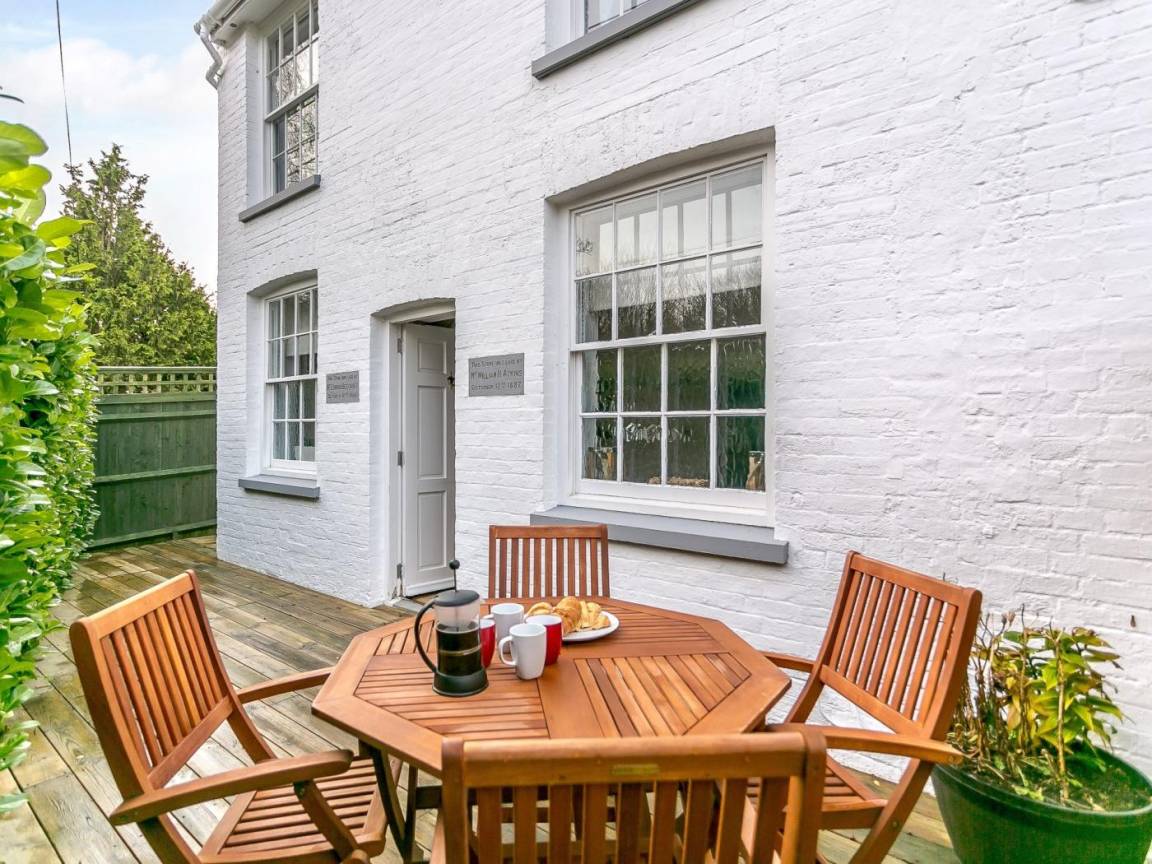 Cottage ∙ 2 Bedrooms ∙ 4 Guests - Battle