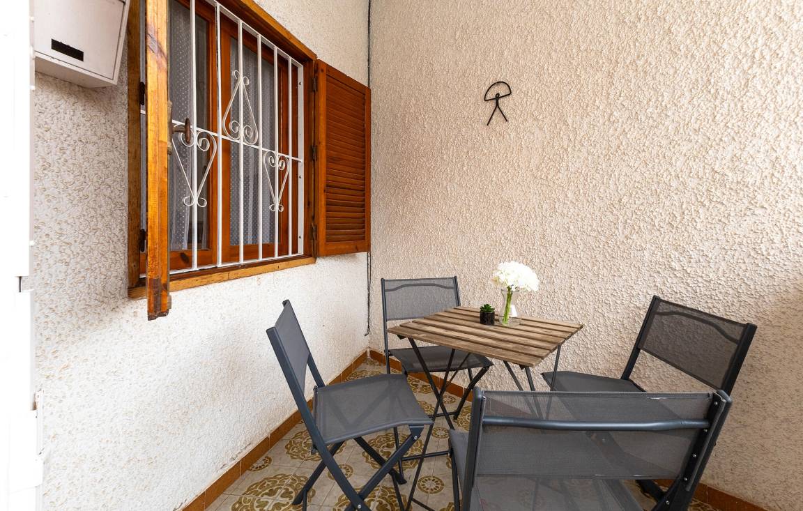 67 M² Talo ∙ 3 Makuuhuonetta ∙ 5 Vierasta - Torrevieja