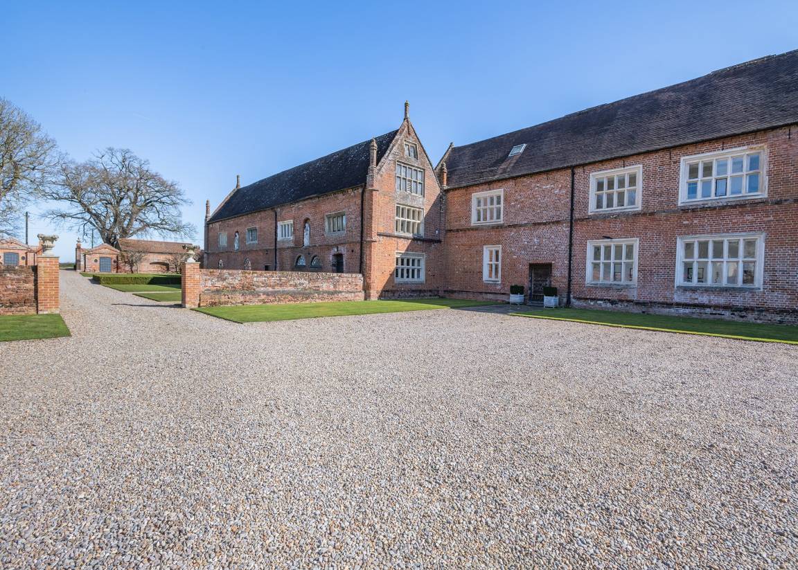 Cottage ∙ 10 Bedrooms ∙ 20 Guests - Norwich