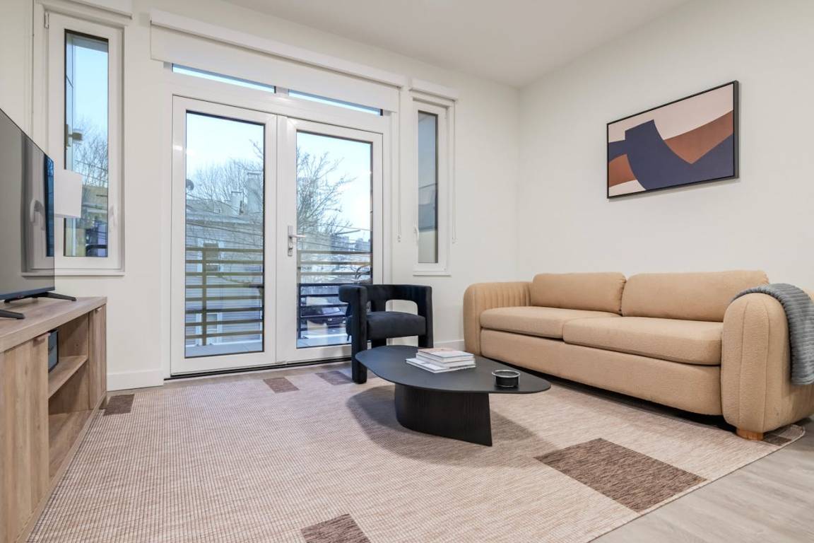 89 M² Apartment ∙ 2 Bedrooms ∙ 4 Guests - Somerville