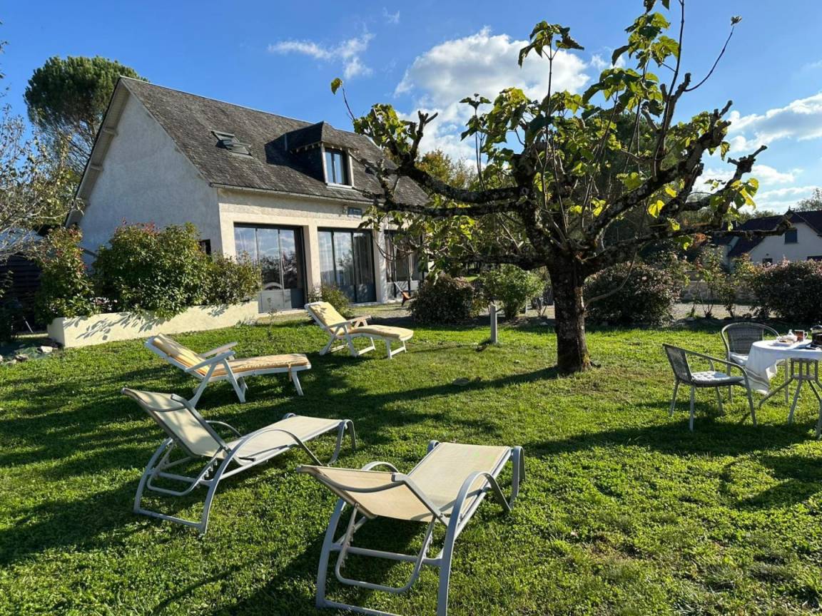 118 M² Gîte ∙ 3 Chambres ∙ 8 Personnes - Brive-la-Gaillarde