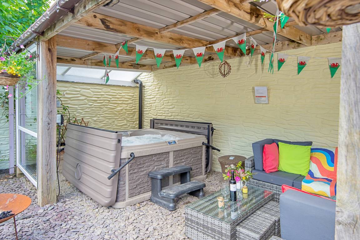 80 M² Cottage ∙ 2 Bedrooms ∙ 4 Guests - Aberporth