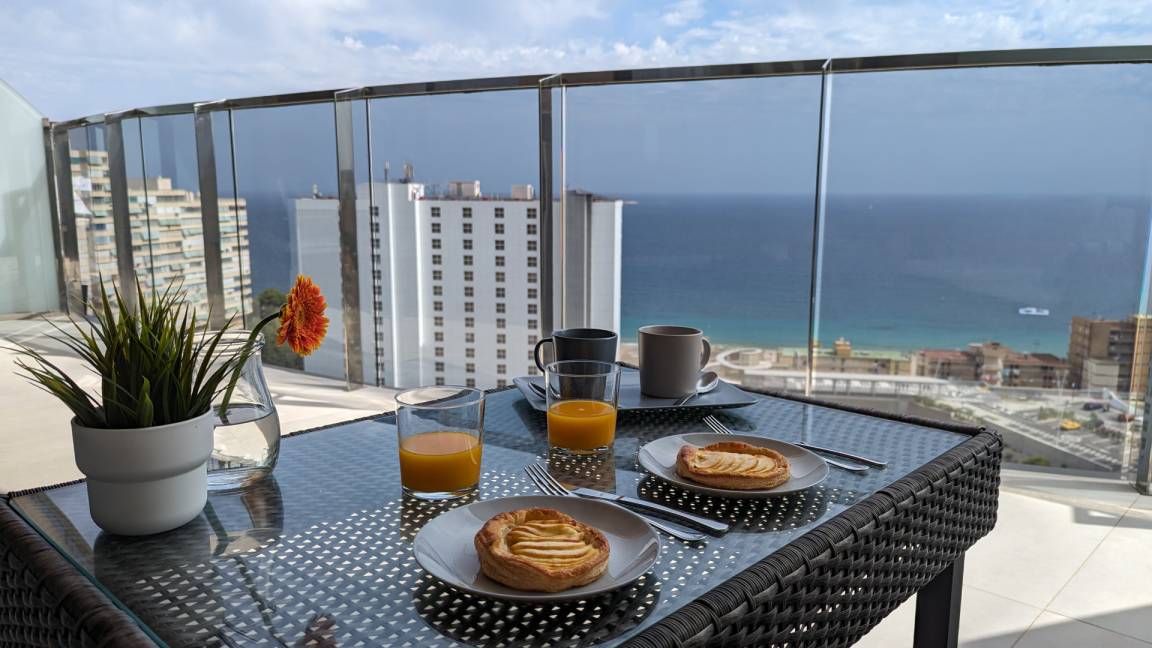 79 M² Apartamento ∙ 2 Habitaciones ∙ 6 Huéspedes - Benidorm