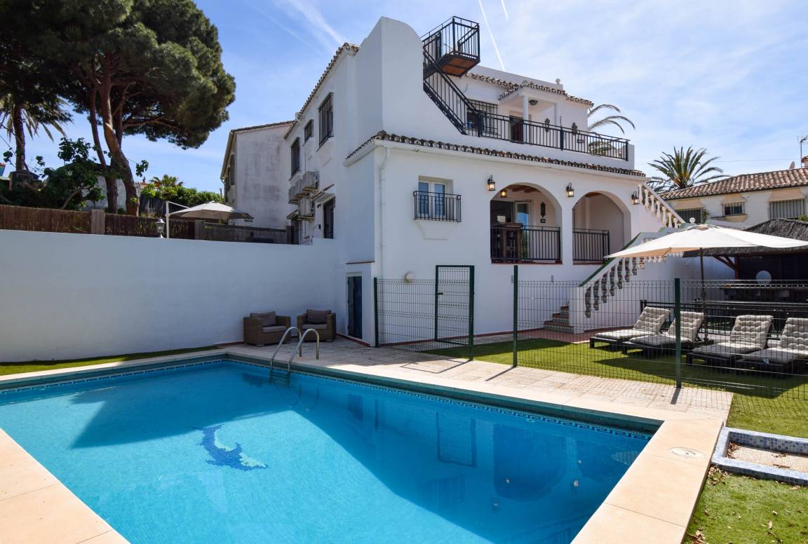 191 M² Villa ∙ 4 Bedrooms ∙ 8 Guests - Fuengirola