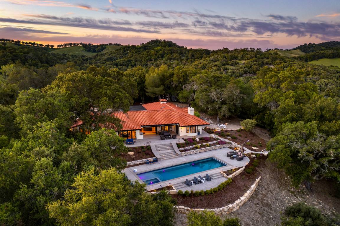 371 M² Villa ∙ 6 Bedrooms ∙ 14 Guests - Lake Nacimiento, CA